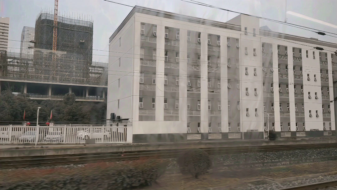 成都重庆缩短至1小时内。隆昌-成都缩短至35分钟