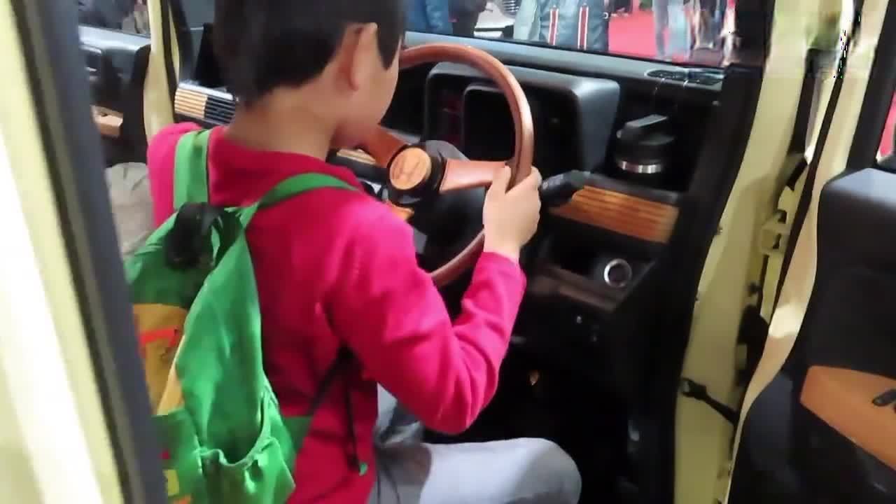 实拍本田迷你"面包车"N-VAN,空间设计出色,还是自动挡!