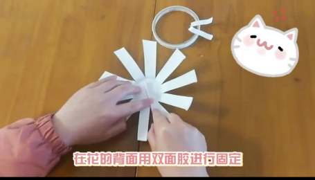 小班手工制作《纸杯花》
