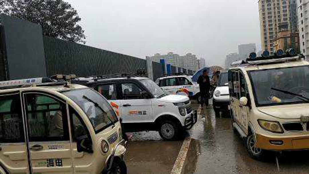 县城马上禁止电动车行驶,来二手电动车市场给两个粉丝选两辆好车