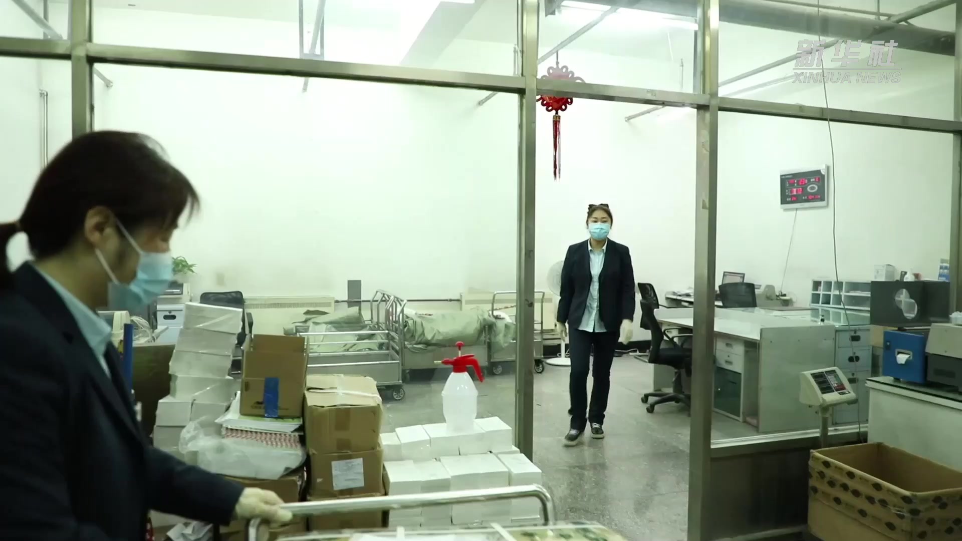 快递消杀分几步?新华社记者帮你去“验货”