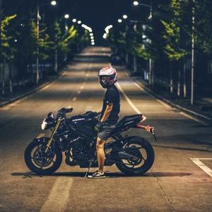 爱骑车的小该该 