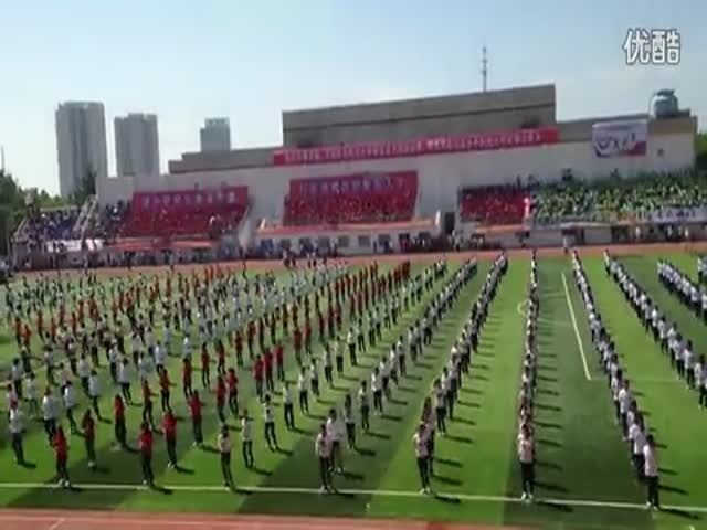 东北财经大学第四十届运动会开幕式霸气百人舞蹈!