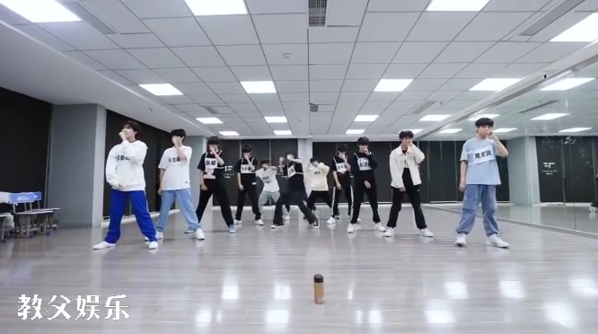 TF家族三代《长大》练习室版 朱志鑫 苏新皓 邓佳鑫 张极 左航 张泽禹 ...