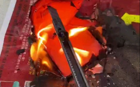 震惊!电池爆炸竟然是这样的,令人害怕!