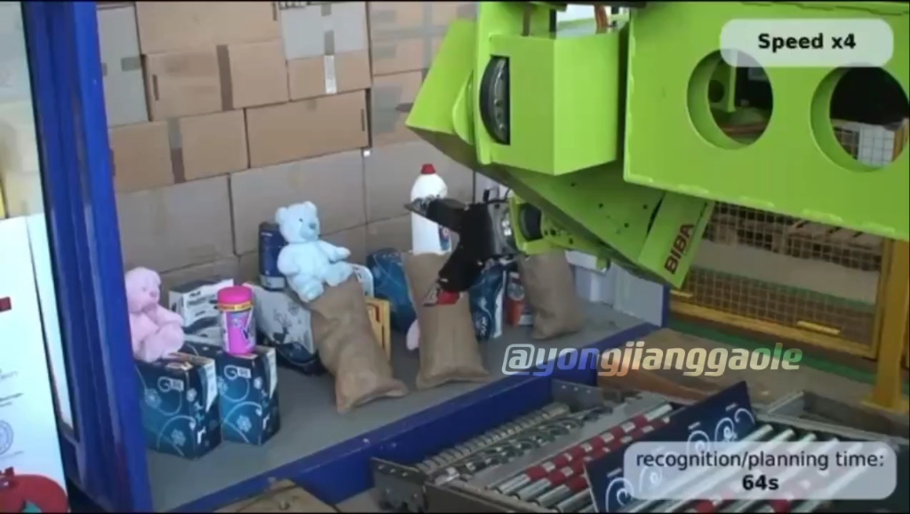 半自动卸载大型集装箱中的软质和非结构化物品以进行物流。 一个...