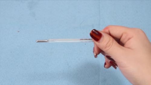 体温计好多人都用错了,这才是正确测体温方法,看完提醒家人