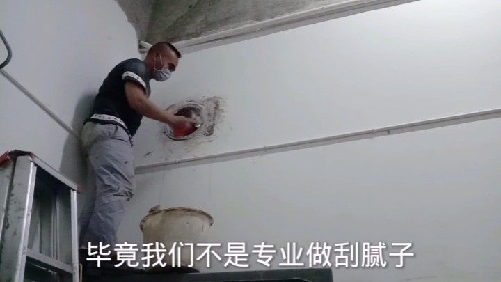 今天到南宁的某个医院里面的消防水系统装排风机,一层层的安全门