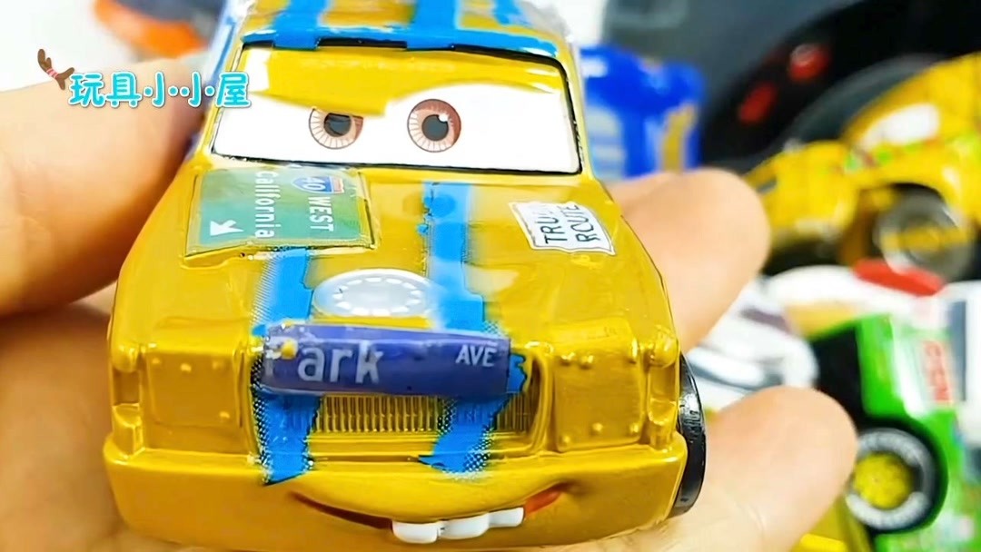 汽车总动员小汽车 用橡皮泥玩具给小汽车做装饰