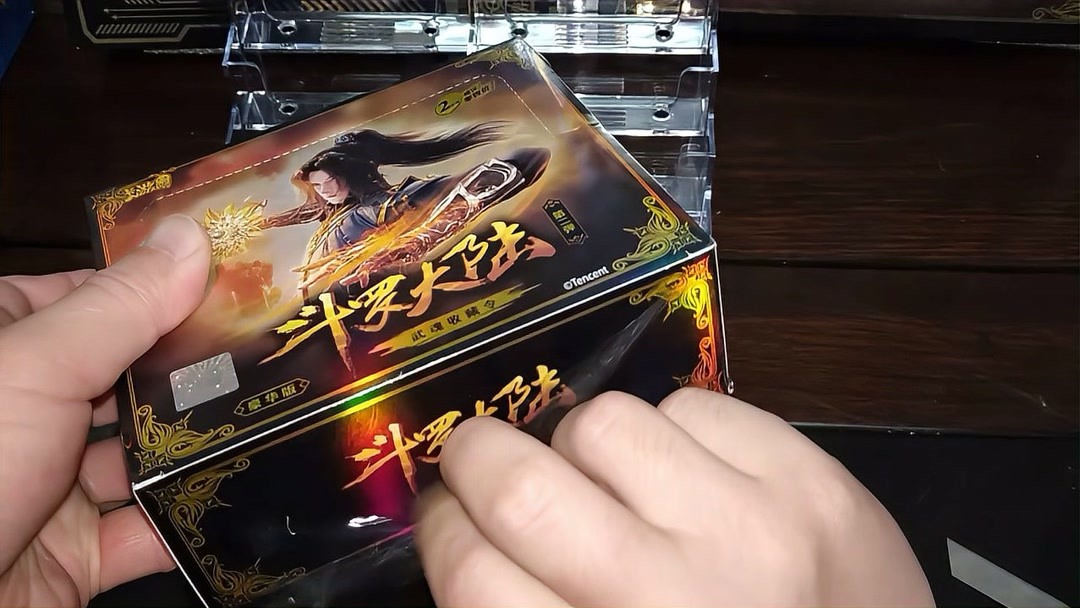 拆卡游斗罗大陆豪华版第2弹,新增超多稀有卡片,一起来看看吧!