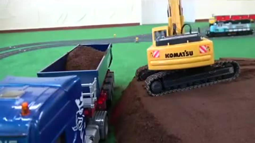 动画片挖机视频播放 挖掘机拆箱装车表演