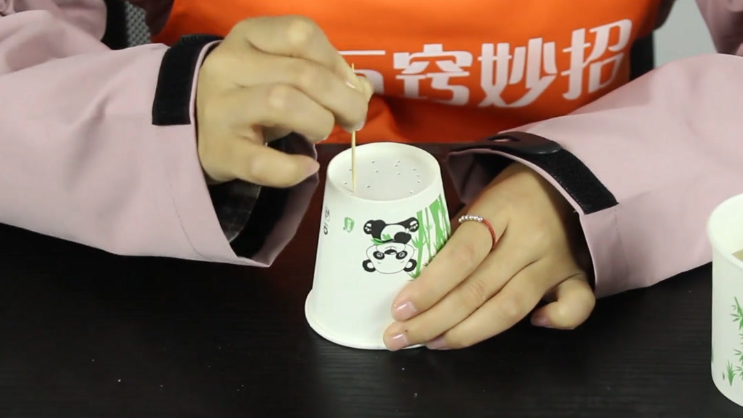 喝茶水老是会喝到茶叶,一根牙签一个纸杯,教你做简单的过滤器!