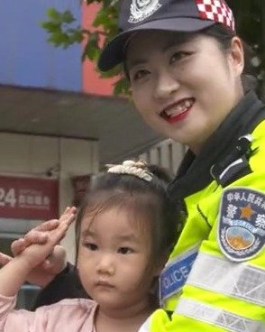 飒!国庆节前夕,武汉江岸交警女子快骑队的小姐姐们自编自导了一场...