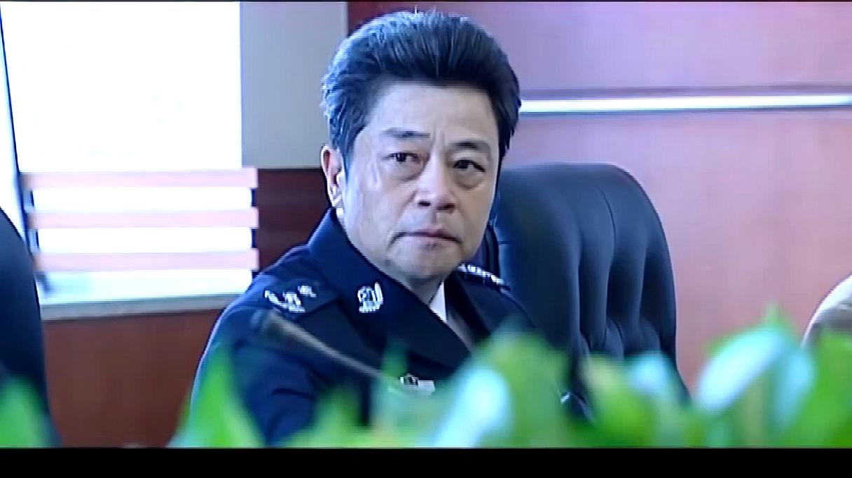 短时间发生一系列大案,会上直指公安局长失职,局长愤怒离席!