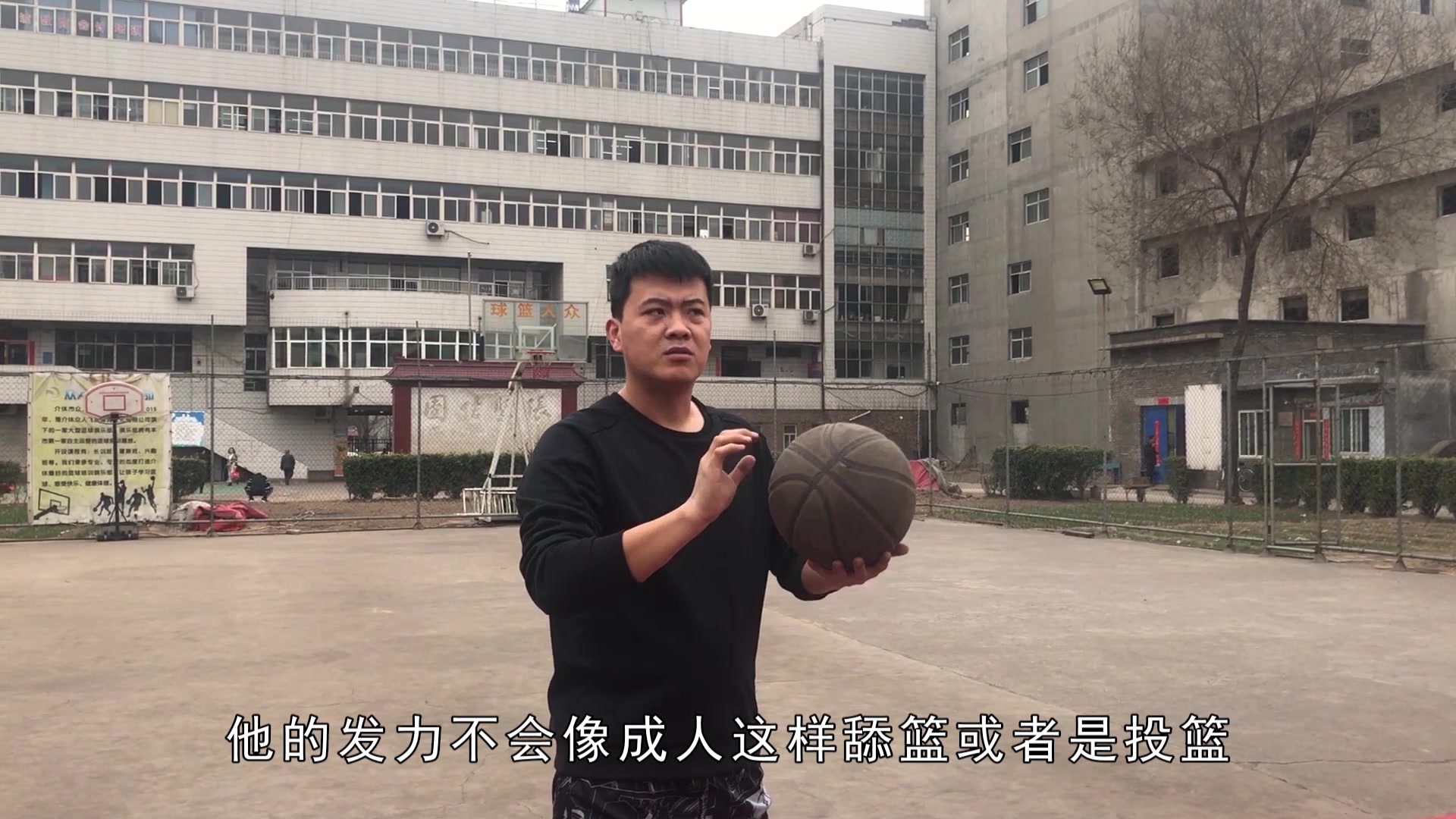少儿三步上篮初阶练习,多教他们用高手上篮,好习惯早养成