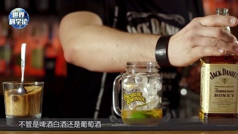 酒精遇上泡沫会发生什么?小伙大胆试验,产生的化学反应太奇葩