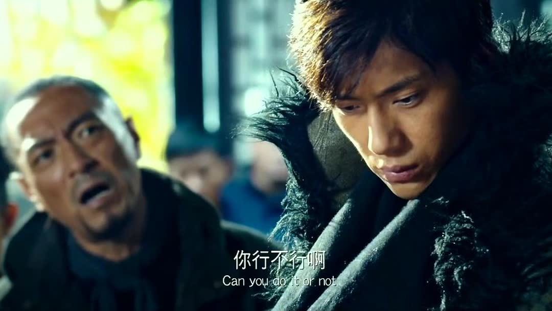 这是混混打架吗?动不动就拿刀砍人!