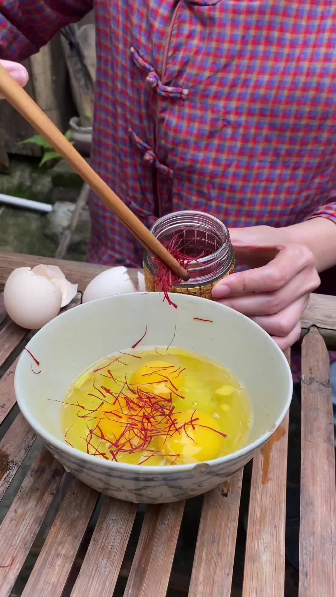 奶奶跟我说,红花是个好东西,用它蒸蛋要关起门来做?藏红花