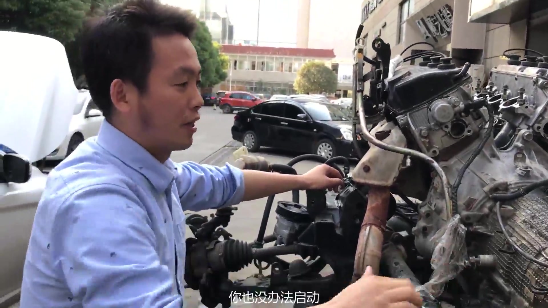 三菱帕杰罗老车修整,动力总成掏出来看得清清楚楚