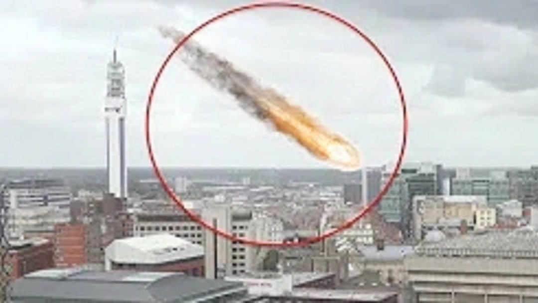 在现实生活10颗陨石撞击地球!