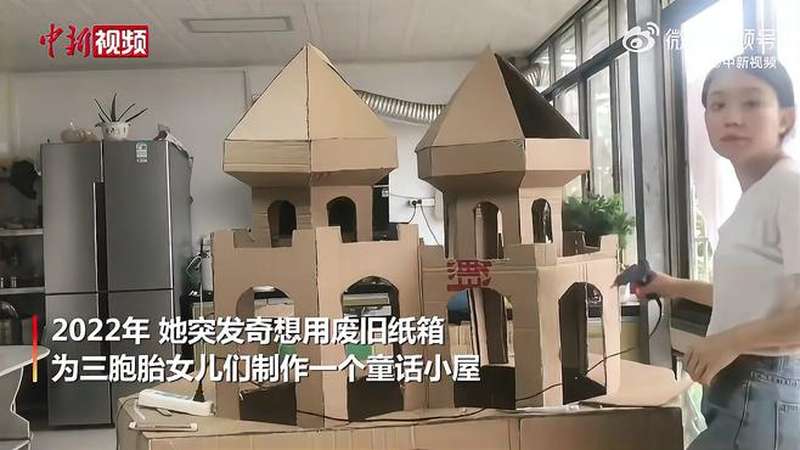 ...广西柳州“90后”宝妈在家中介绍自己用废旧纸箱制作的“狮子头”...