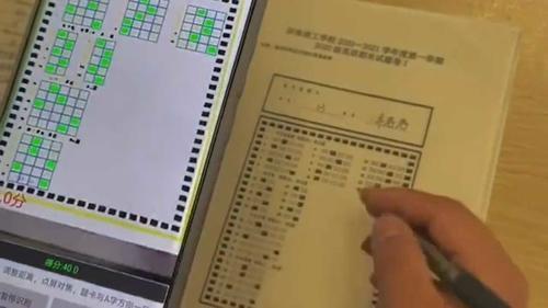 不仅有电脑阅卷手机也能行,效率和电脑是一样的,分数高不高都能享受...