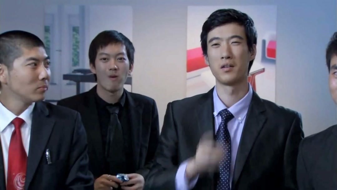 小伙工作出色,结完婚后来上班,不料被领导提为销售部主管