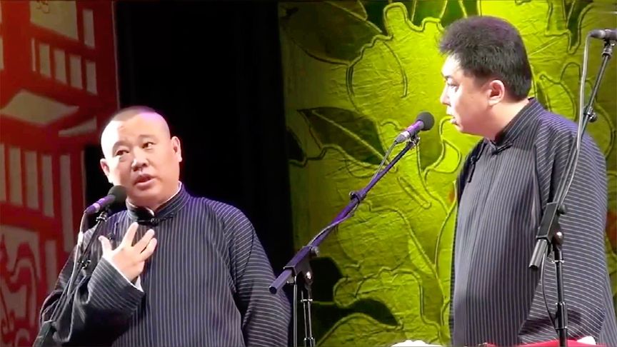 相声:学校组织烈士陵园献花环,同学穿校服,谦哥却穿孝服