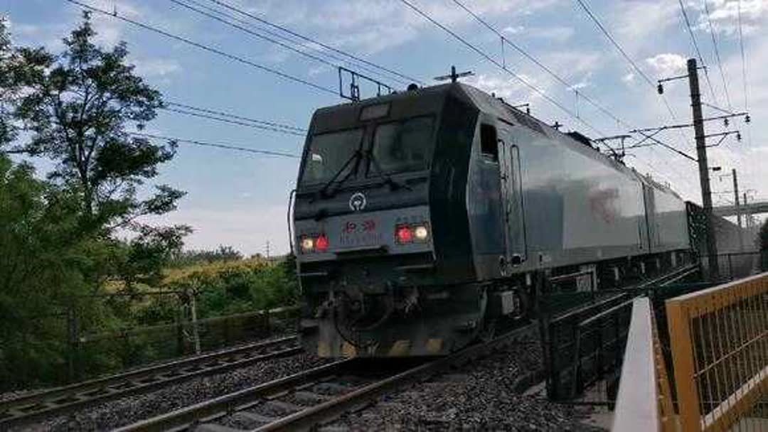 大秦铁路万吨重载列车