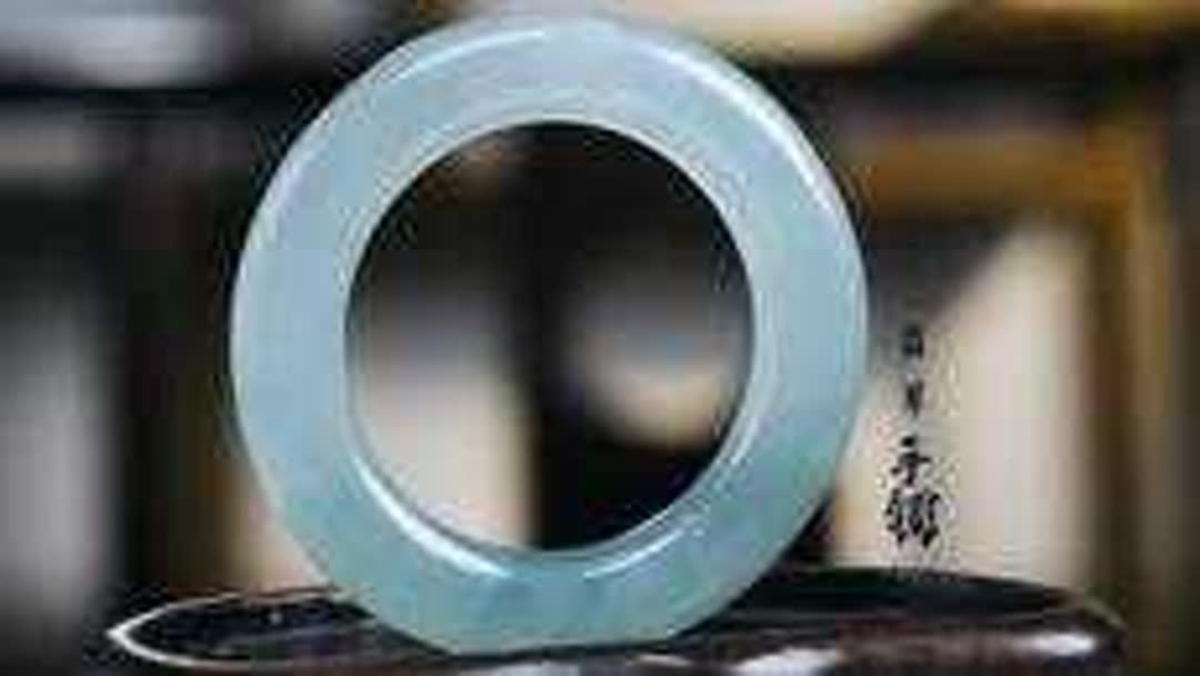 清middot;冰种翡翠手镯丨虽不符现代审美,仍是不可多得的好东西