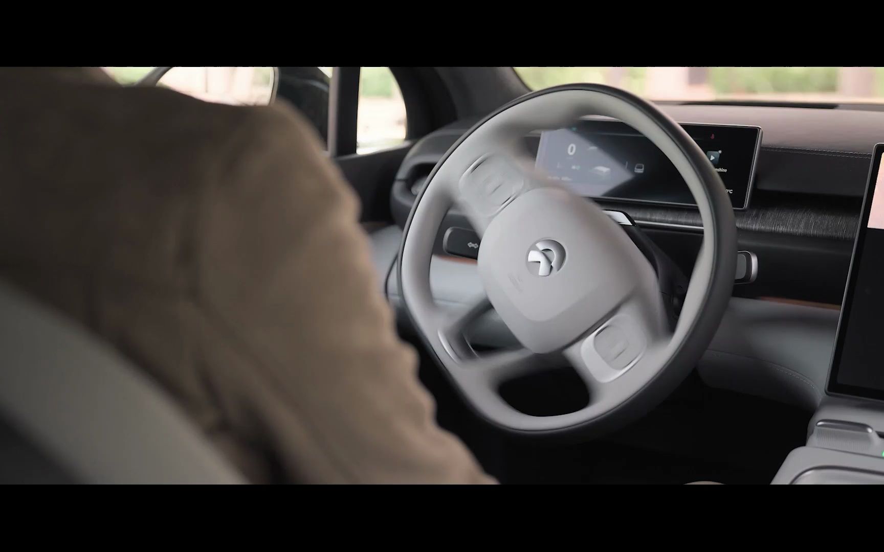 下定蔚来全新ES6,享免费充电桩