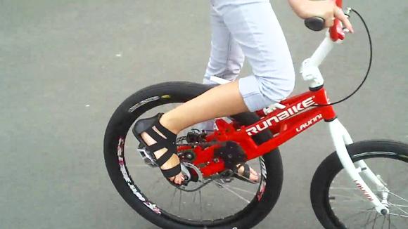 这台自行车设计如此紧凑 以至于紧凑到传动系统都需要重新设计