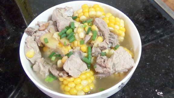 这才是玉米炖排骨最简单的做法,既营养又美味,2分钟就学会