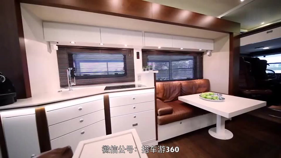 奔驰这辆房车简直是超五星级酒店,还自带移动车库!