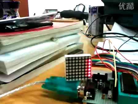 51单片机88点阵滚动显示