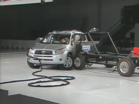 海外 版丰田Toyota RAV4 侧面 碰撞测试