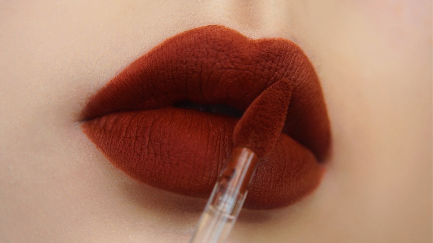 完美日记真有你的!血红色不要太显白 红丝绒唇釉试色分享