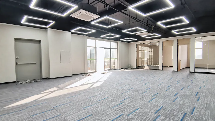 深圳办公室装修实景图:纯粹,最原始的光与影