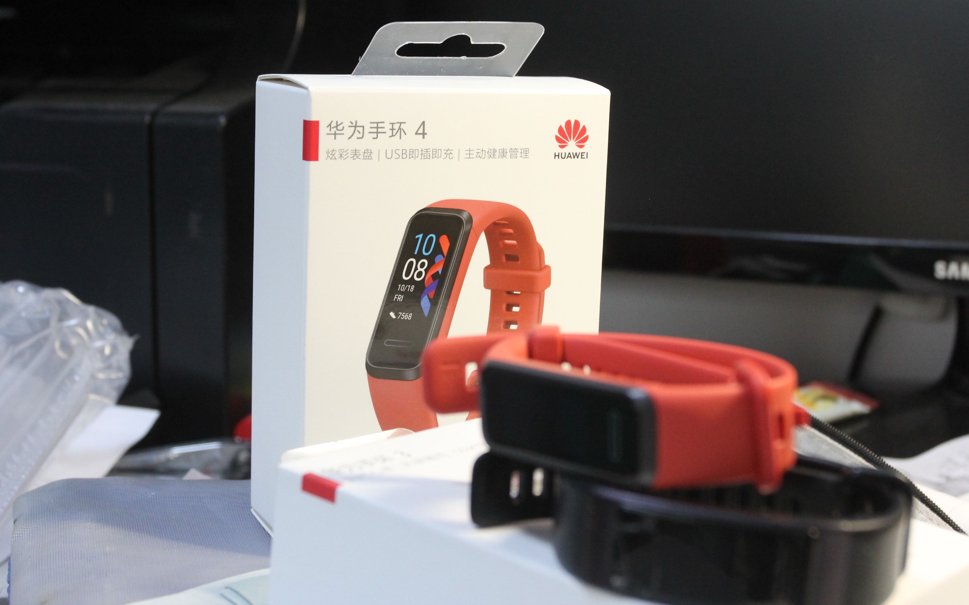 工具环?华为手环4 USB即插即充