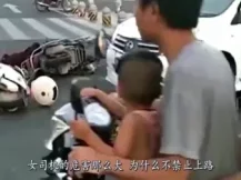 新手女司机高速掉头逆行6秒后直接被货车撞成废铁监控拍下了作死