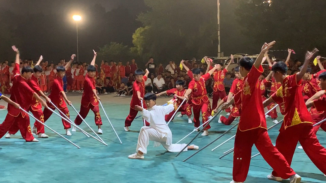 塔沟武校夏季校运会:表演赛上惊现逍遥剑仙,看的我都醉了