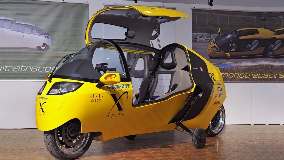 全封闭两轮电动自行车,遮风挡雨带空调,比汽车爽多了!