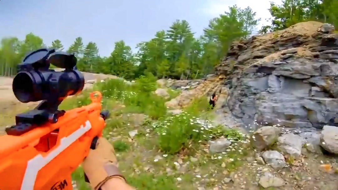 阿管游戏解说:真人CS,山林间的激烈对战,第一人称射击战斗!