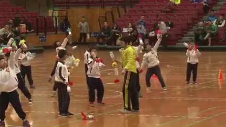小学体育课《投掷游戏器材运用》(中小学体育名师示范课教学实录)