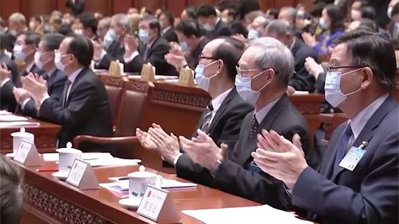 现场:新修订的香港基本法附件一附件二全票通过 掌声热烈响起