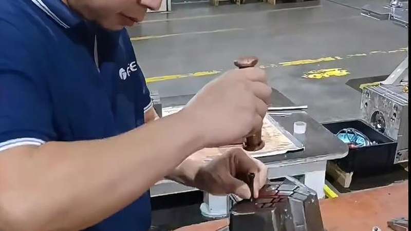 ...将全面的理论知识、务实与创新相结合,从细微中发现问题,在实践中...