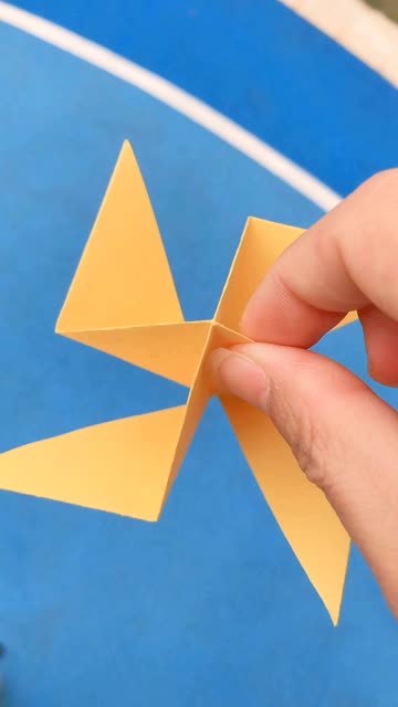 一张纸折简单的飞行器,可以玩一下午