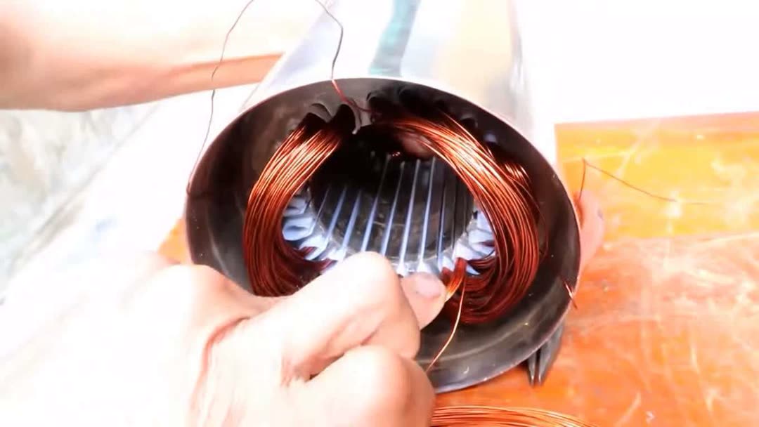 老维修工教你如何给电机缠铜线圈,学会了就能赚大钱了