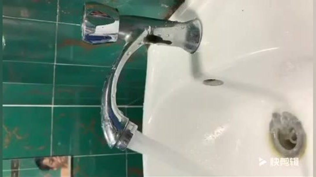 看!焊接胶解决了家里水龙头沙眼漏水问题!