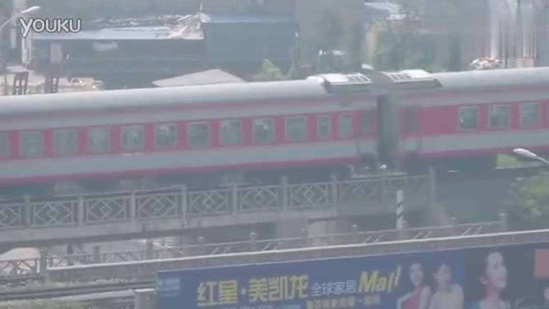 济南局的管内普快列车HXD3C牵引5045次驶向终点济宁站